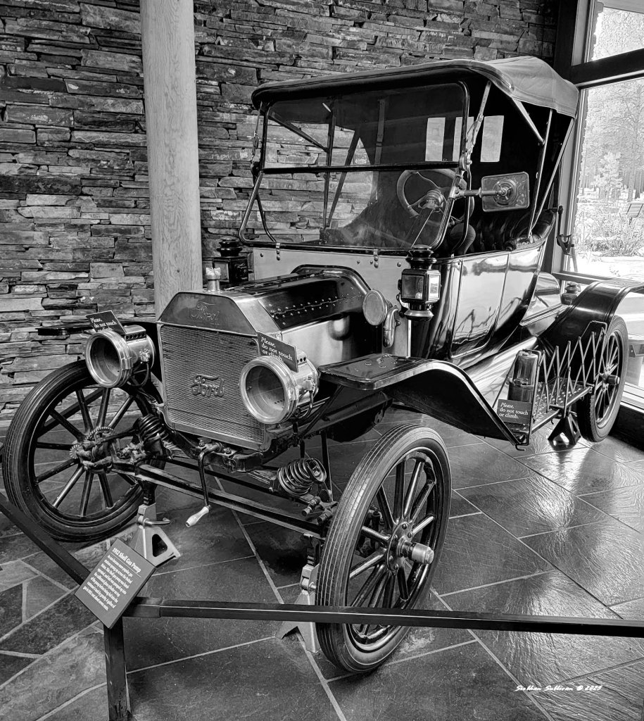 1914 Model T Ford: Monochrome Monday - bend branches